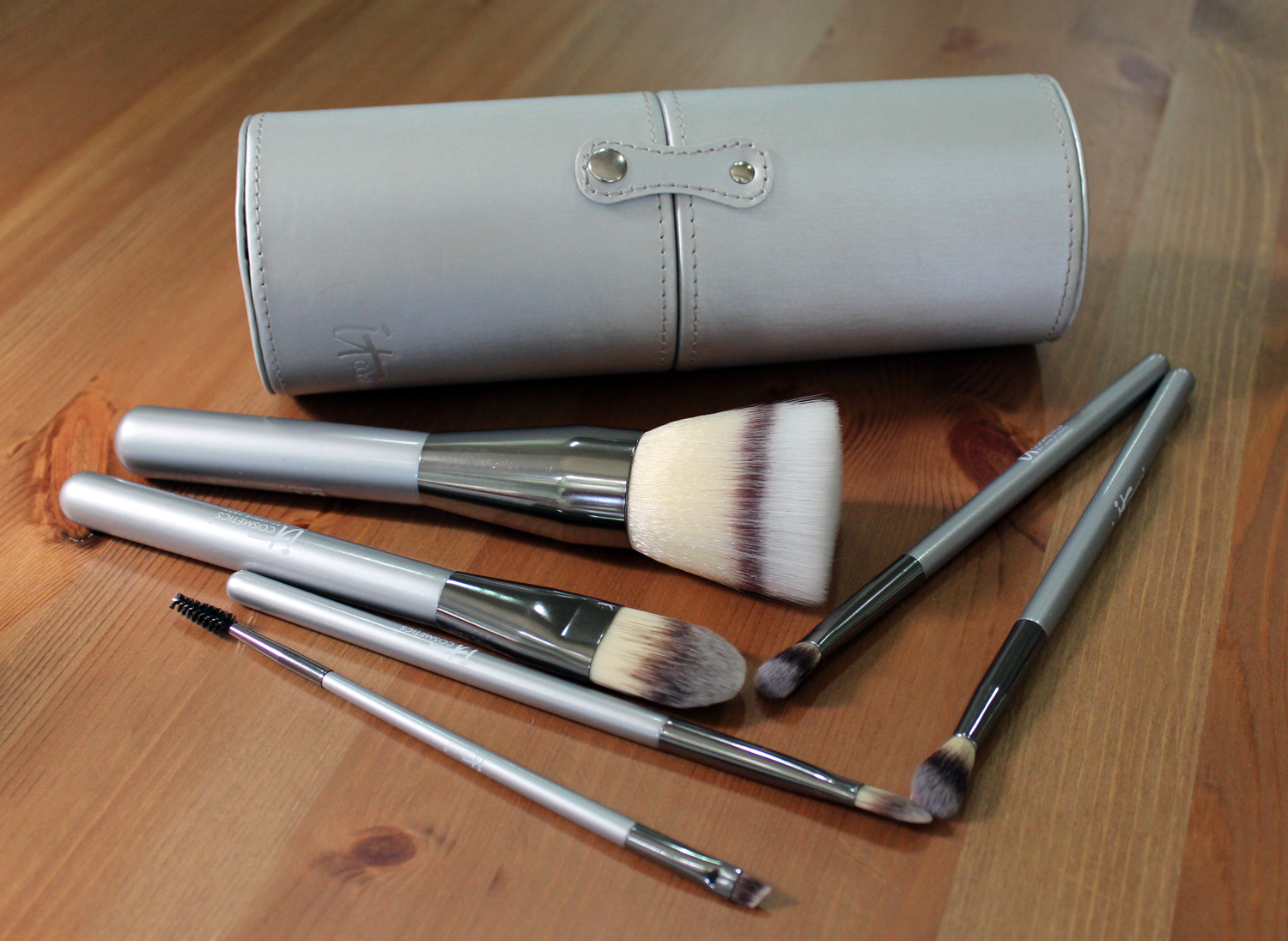 It Cosmetics Vegan Vanity Brush Collection Vegan Beauty Review it-cosmetics-vegan-vanity-brush-collection-vegan-beauty-review